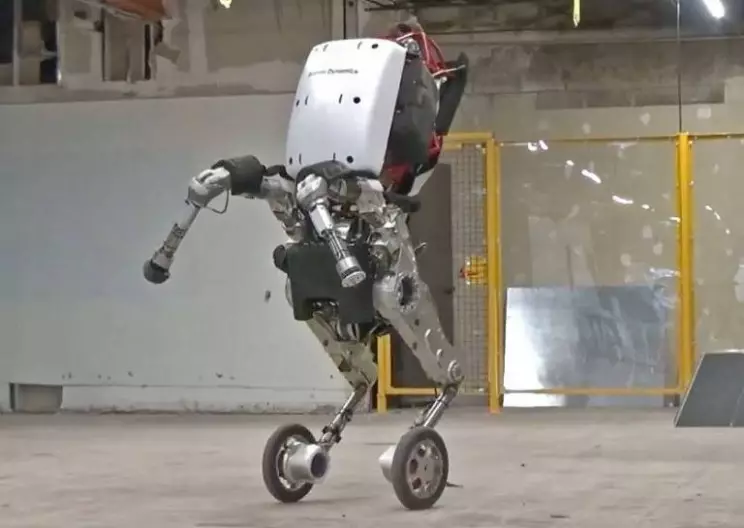 A Boston Dynamics bemutatja az új, 6,5 láb magas, fogantyú nevű robotot