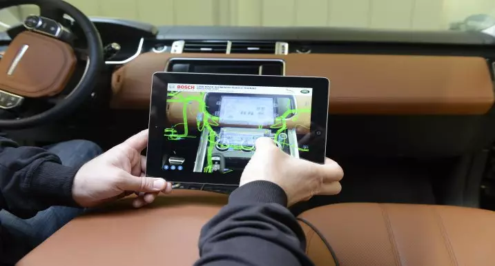 RE'FLECT Augmented Reality pentru Range Rover