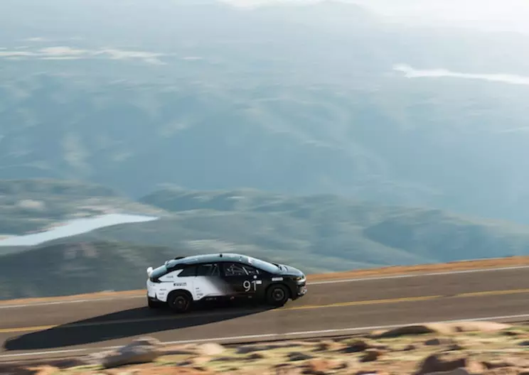 Faraday Future выпускает новый тизер для своего конкурента Tesla