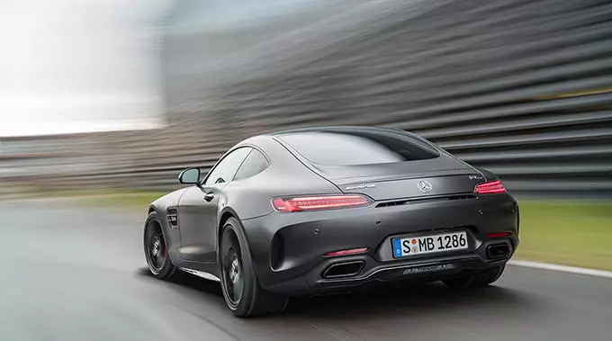 Mercedes-AMG GT C Edition 50, grafitgrau magno, Fahraufnahme // Mercedes-AMG GT C Edition 50, grafīta pelēks magno, braukšanas shot Kraftstoffverbrauch kombiniert: 11,3 l/100 km, CO2-Emissionen kombiniert: Degvielas patēriņš: 257 g/km kombinētais: 11,3 l/100 km; Kombinētās CO2 emisijas: 257 g/km