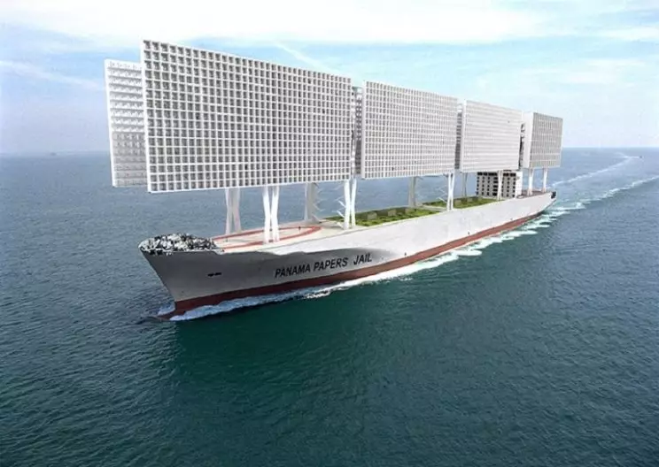 Această navă închisoare arată mai mult ca un vas de croazieră de lux decât cu închisoare