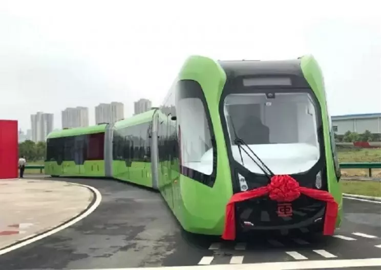 中国の新しい自律列車はレールさえ必要としません