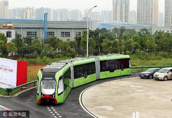Novo trem autônomo da China nem precisa de trilhos