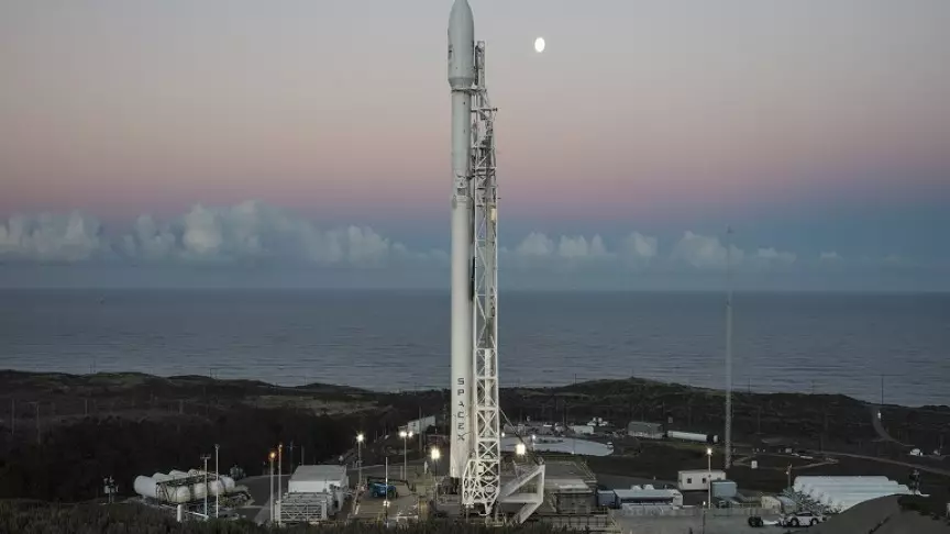 SpaceX кӯшиш мекунад, ки ду мушаки Falcon 9-ро дар тӯли 48 соат партоб кунад