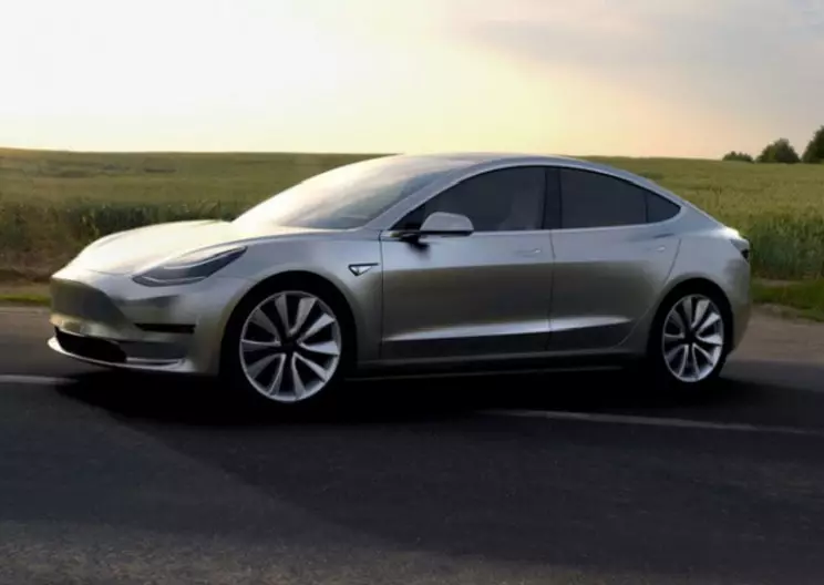 Chiếc xe thị trường đại chúng đầu tiên của Tesla, Model 3, sẽ được hoàn thành vào thứ Sáu