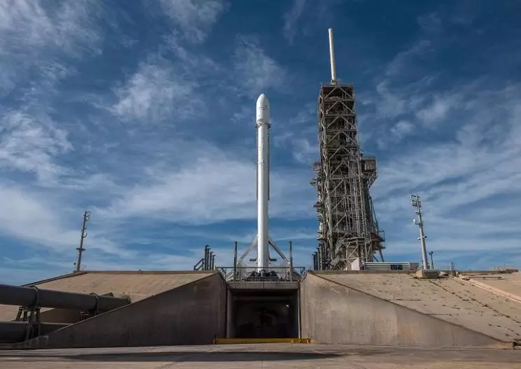 SpaceX wepụrụ ọrụ Intelsat 35e maka oge nke abụọ