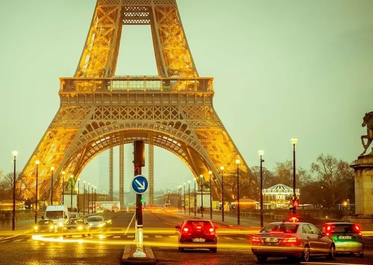 צרפת מכריזה על תוכנית לאסור כל רכבי בנזין ודיזל עד 2040