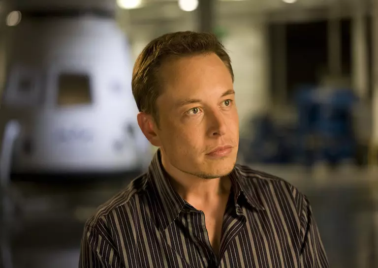 Elon Musk pravi, da moramo uravnavati umetno inteligenco, preden bo 