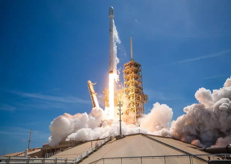 SpaceX-ek Falcon 9 eta Bulgariasat-1 satelitearen jaurtiketa