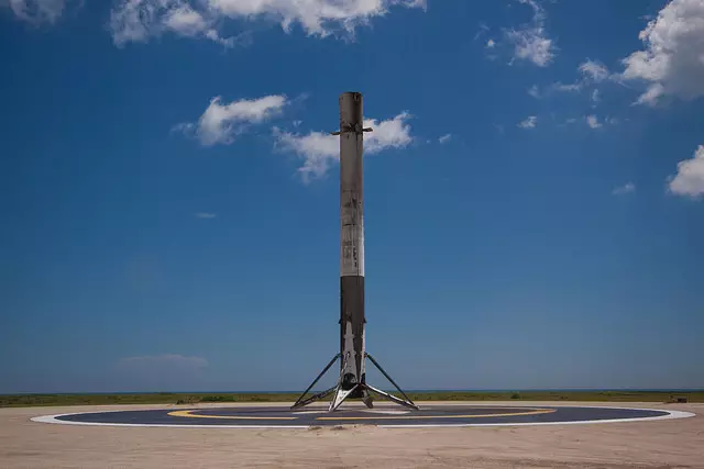 Falcon 9 rocket landing