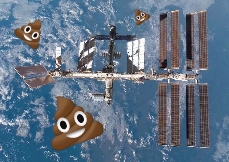 အာကာသယာဉ်မှူး အမှိုက်- အာကာသအတွင်း အိမ်သာကို ဘယ်လိုသွားမလဲ ။
