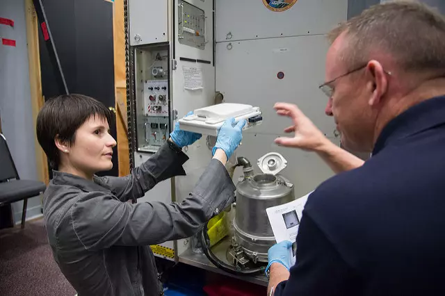 Astronautų atliekos: kaip veikia ėjimas į tualetą kosmose?