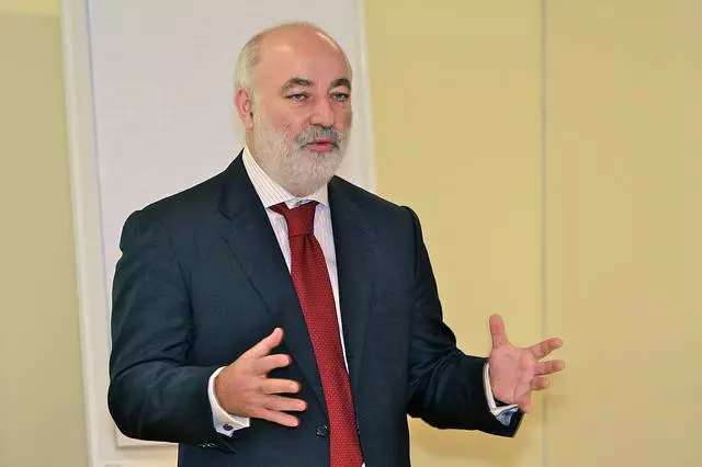 25 Ba injeniyeri bakize cyane Viktor Vekselberg