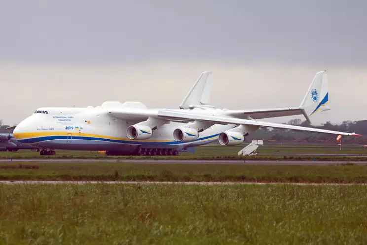 An-225 in rullaggio