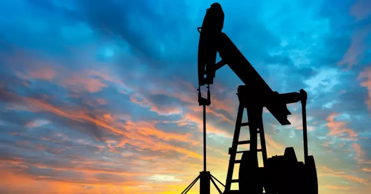 Нефтът в САЩ спада с близо 300%, затваря се под $0, за първи път в историята на фона на COVID-19