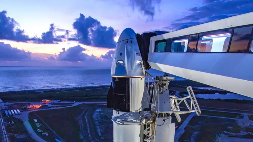 SpaceX, NASA pārtrauca Demo-2 slikto laikapstākļu dēļ