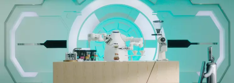 Kinijos įmonė pristato robotą „Humanoid Barista“.