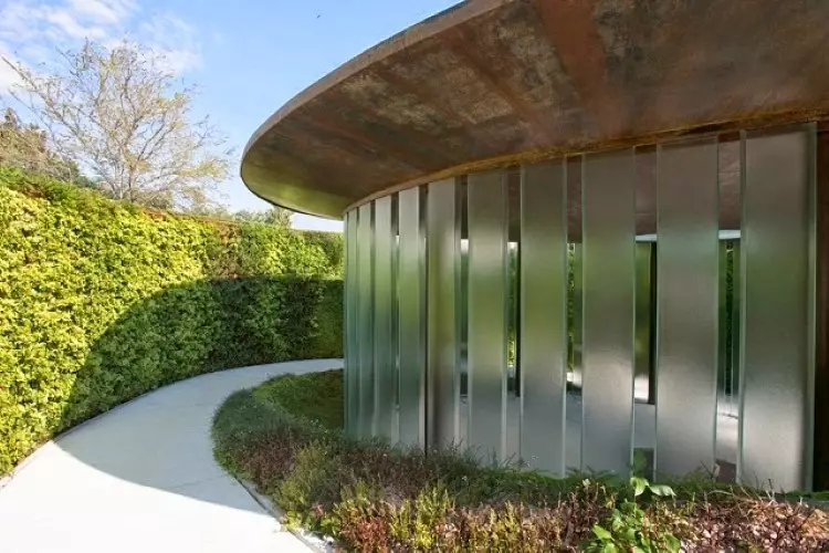 Yakanaka-Meditation-Chapel-Features-Modern-Design-03