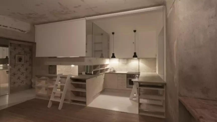 Arrecadação é transformada em mini casa multiuso por arquiteto