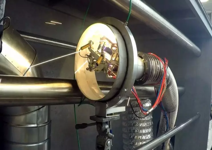 LaserPipe - 蛇形机器人在管道中爬行，使焊接看起来很容易