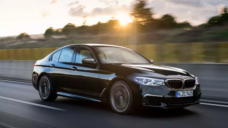 BMW ၏ 5-Series Sedan အသစ်သည် Opulence နှင့် xDrive Power တို့ကို ပေါင်းစပ်ထားသည်။