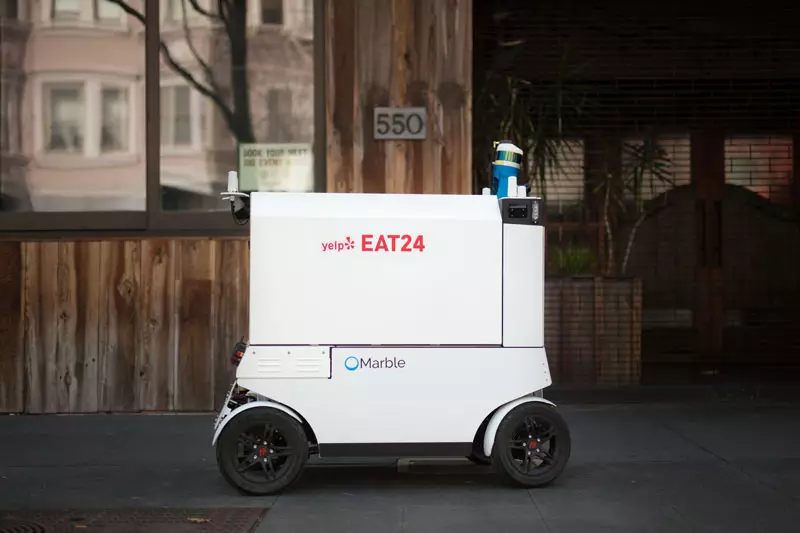 San Francisko gatves slegia autonominiai maisto pristatymo robotai