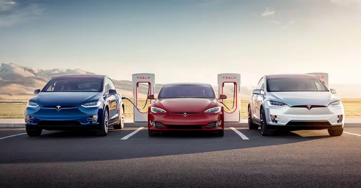 Tesla Tiżvela Netwerk Ġdid tal-Iċċarġjar Super Fast