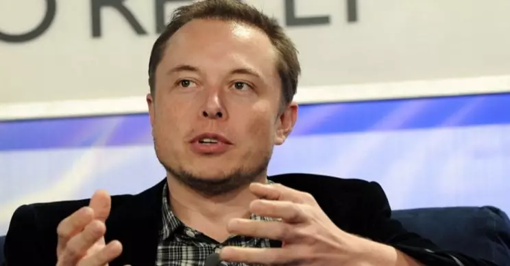 Elon Musk-ek Defentsa Berrian SEC-en atzera bota du