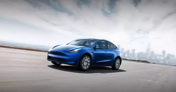 Tesla мошини электрикии SUV кроссовери Tesla Model Y-ро муаррифӣ кард