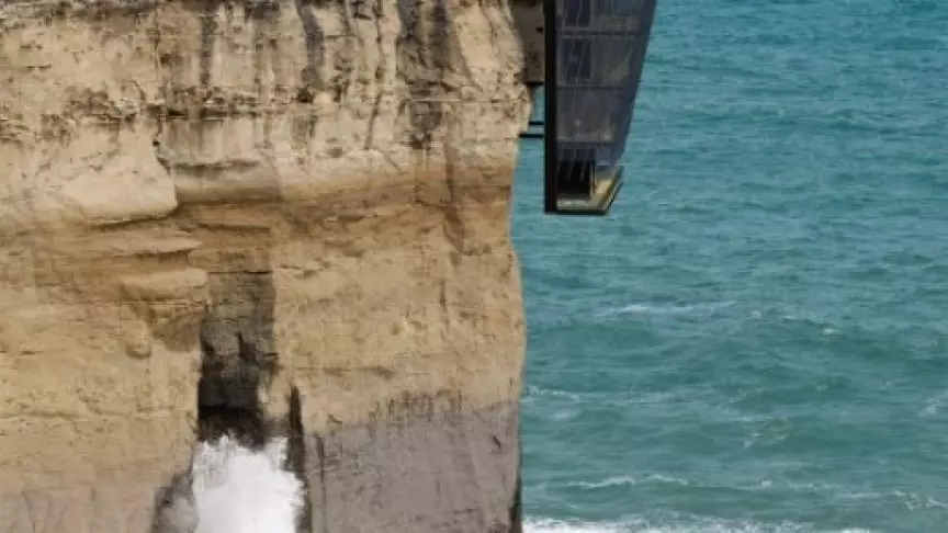 แนวคิด Australian Cliff House มีเจ้าของอยู่เหนือขอบ